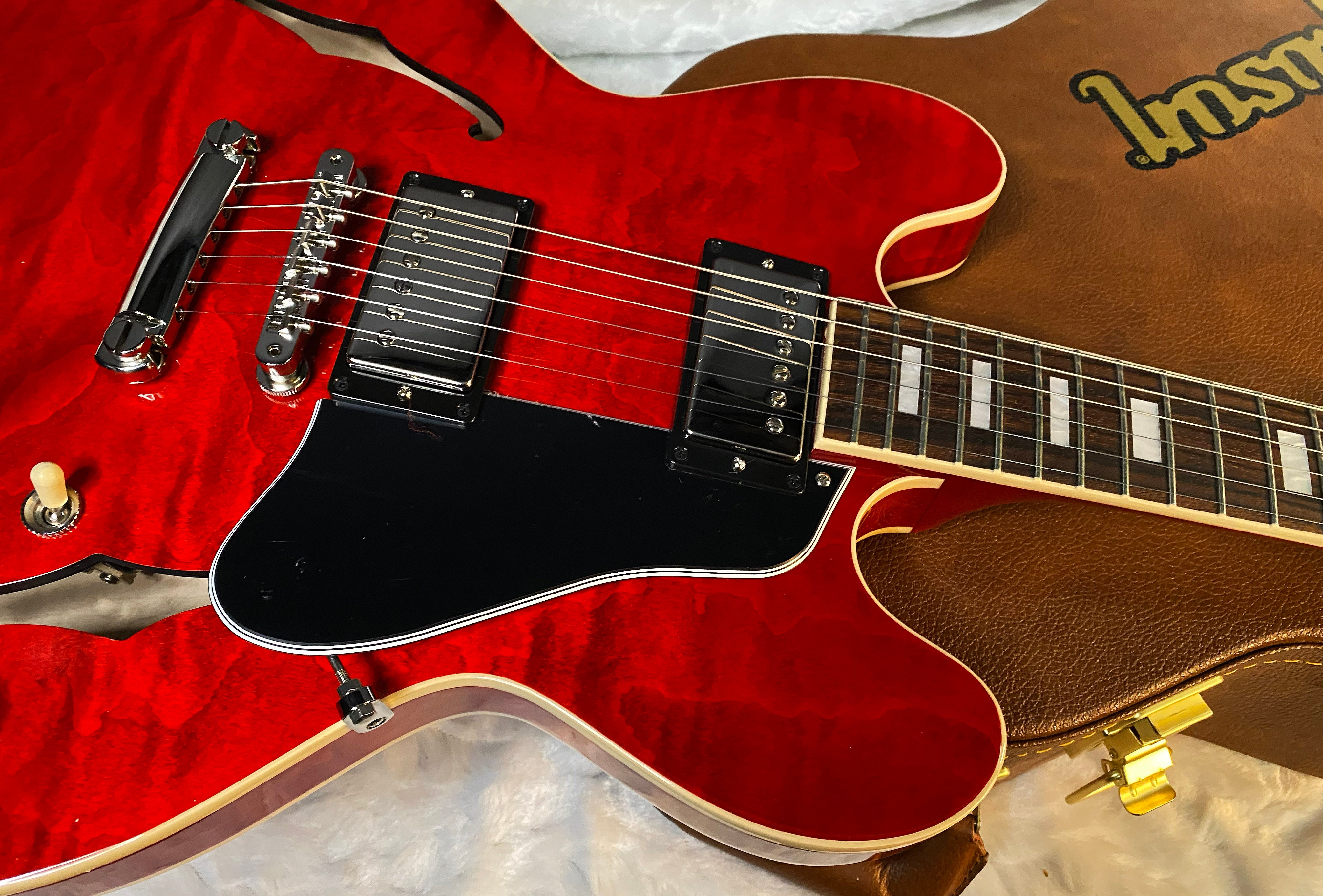 Gibson – bizarreguitarreno
